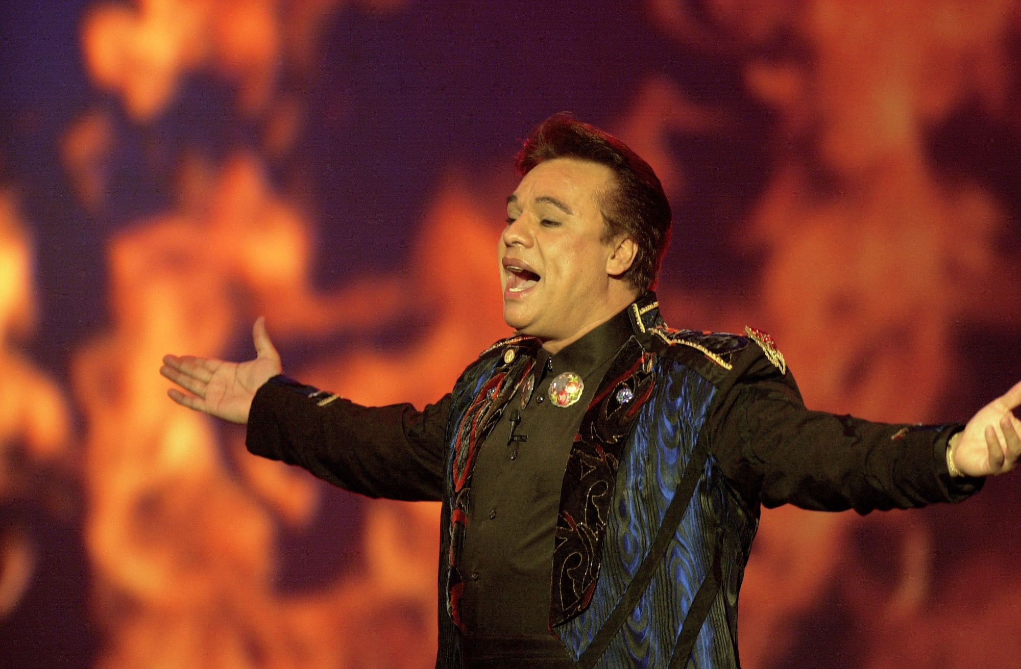Cantante español no sabía que Juan Gabriel estaba muerto — Radio ...