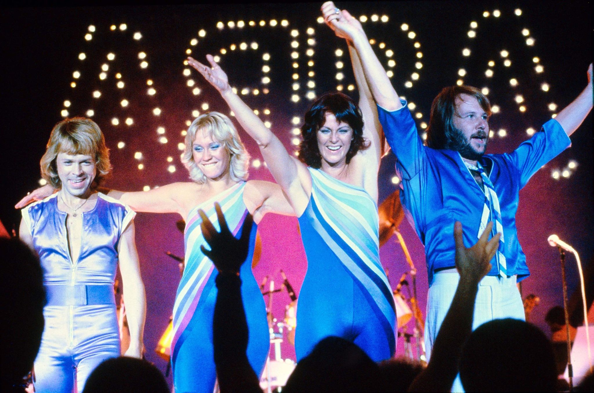 Abba regresará a los escenarios con show virtual — Radio Concierto Chile