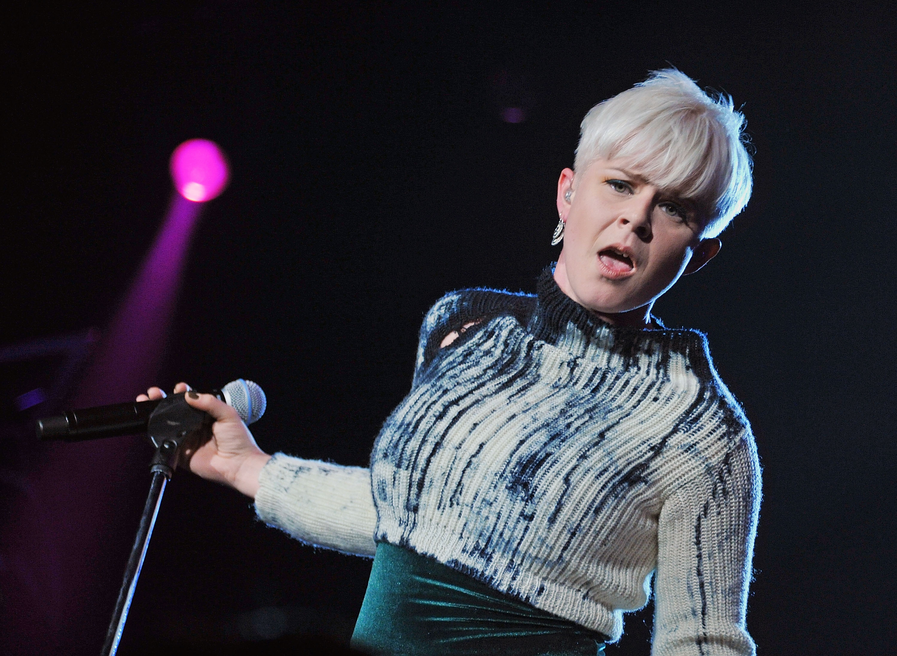 Robyn lanza "Honey", primer sencillo de su nuevo álbum — Radio ...