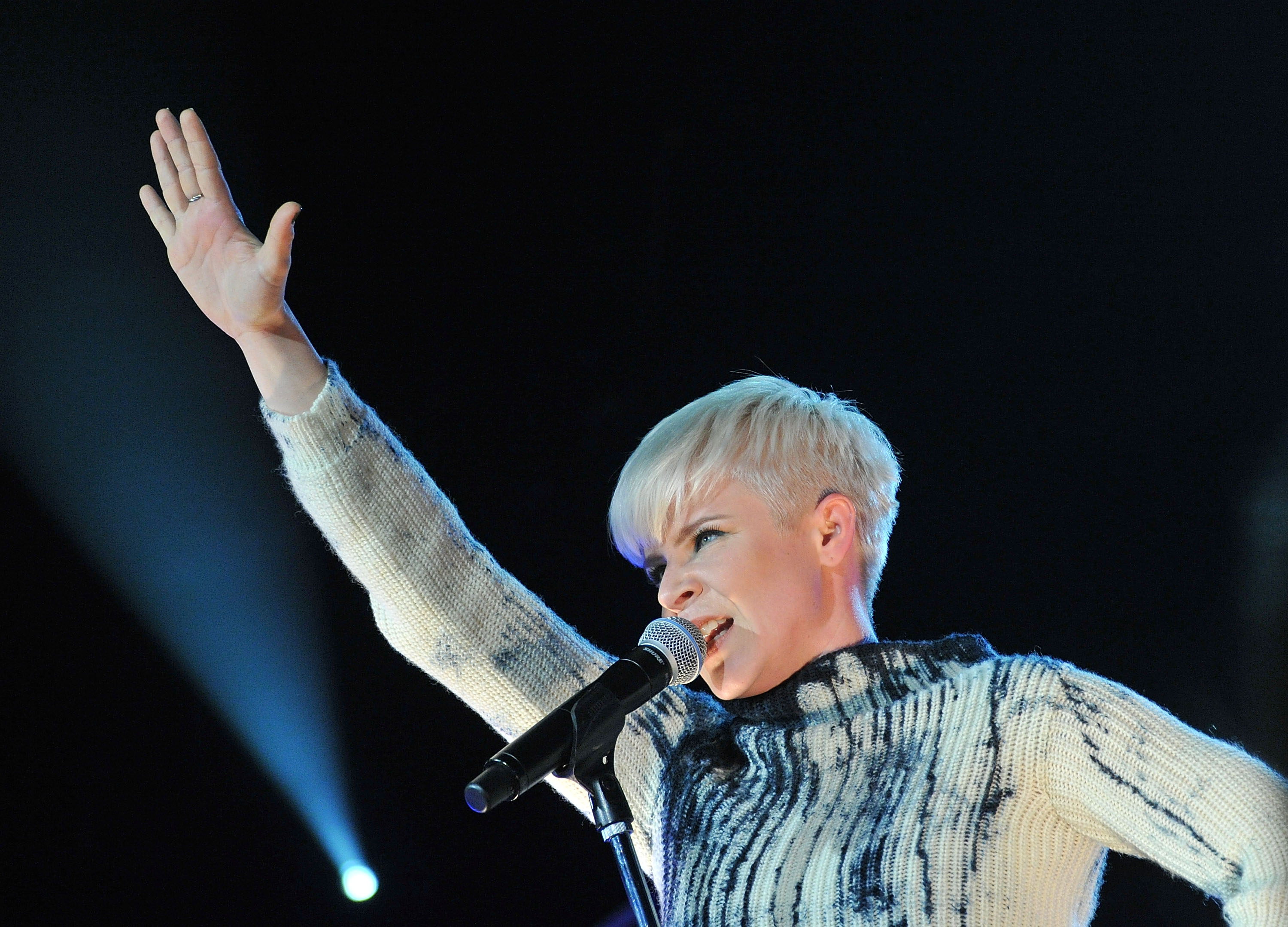 Robyn estrenó nuevo videoclip de "Honey" — Radio Concierto Chile