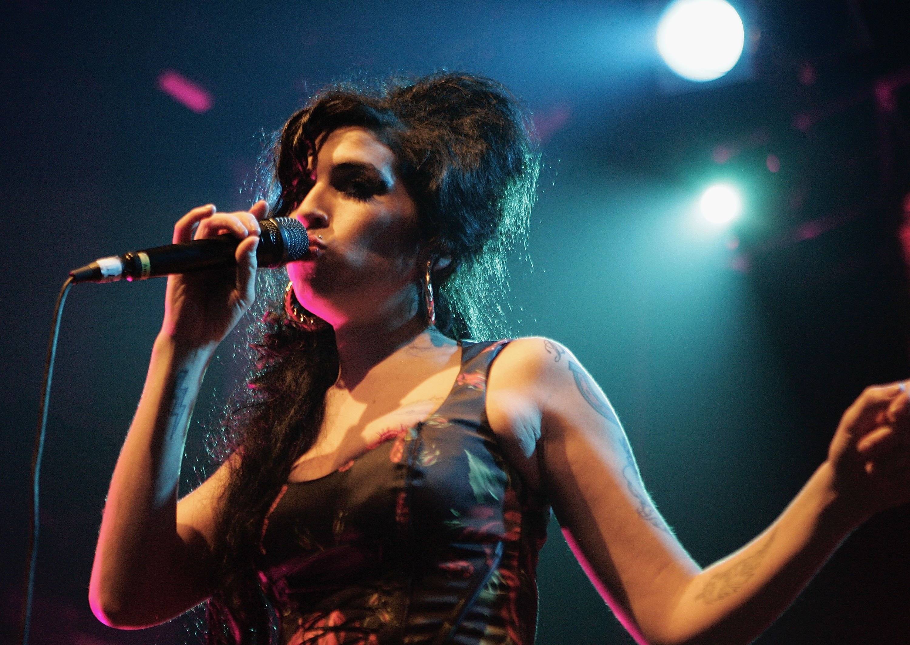 Lanzan nueva canción con la voz de Amy Winehouse — Radio Concierto Chile