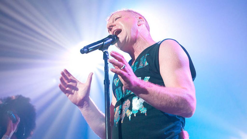 Andy Bell, cantante y compositor de Erasure, festeja hoy 57 años ...