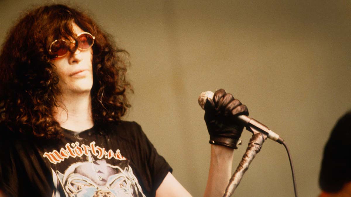 Hoy se cumplen 20 años de la muerte de Joey Ramone — Radio Concierto Chile