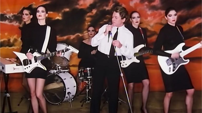 Hace 35 años, Robert Palmer conquistó el número uno con "Addicted To ...