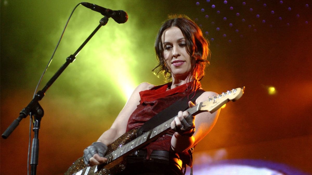 Alanis Morissette dio inicio al tour por los 25 años de "Jagged Little ...