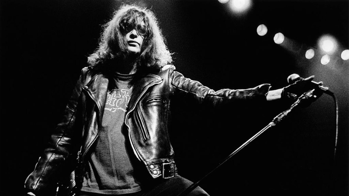 Joey Ramone, 24 años después: el ícono que hizo historia con los ...