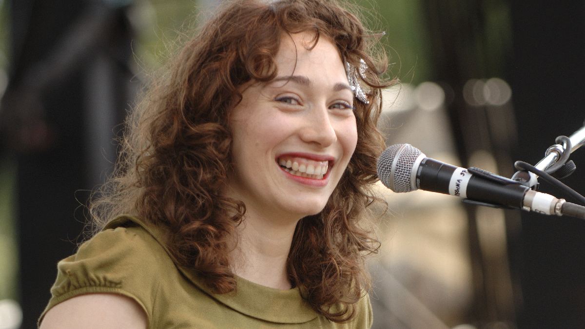 Regina Spektor lanzó un nuevo single previo a su octavo álbum — Radio ...