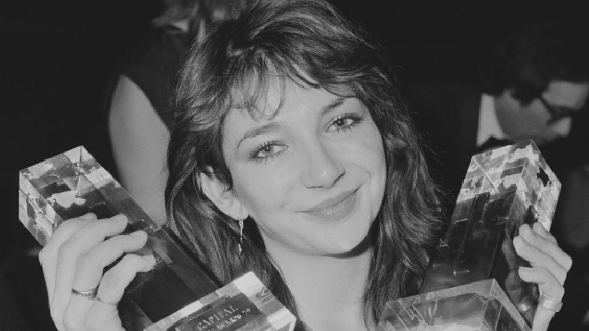 "Running Up That Hill" de Kate Bush alcanza el número 1 en Reino Unido ...