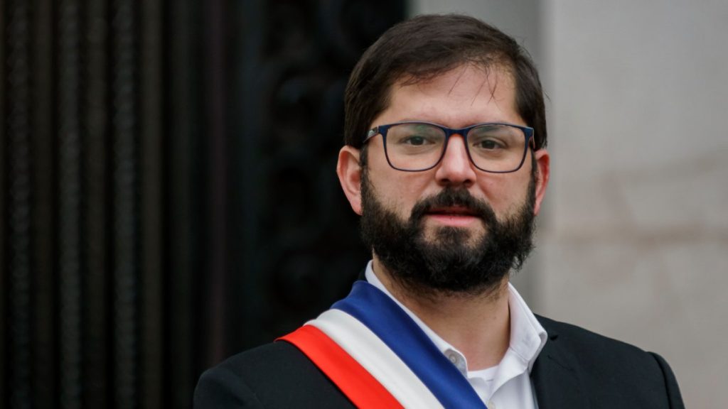 Pifias e insultos a Boric en su primera Parada Militar como Presidente — Radio Concierto Chile