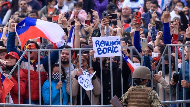 Boric respondió a pifias e insultos en Parada Militar — Radio Concierto Chile