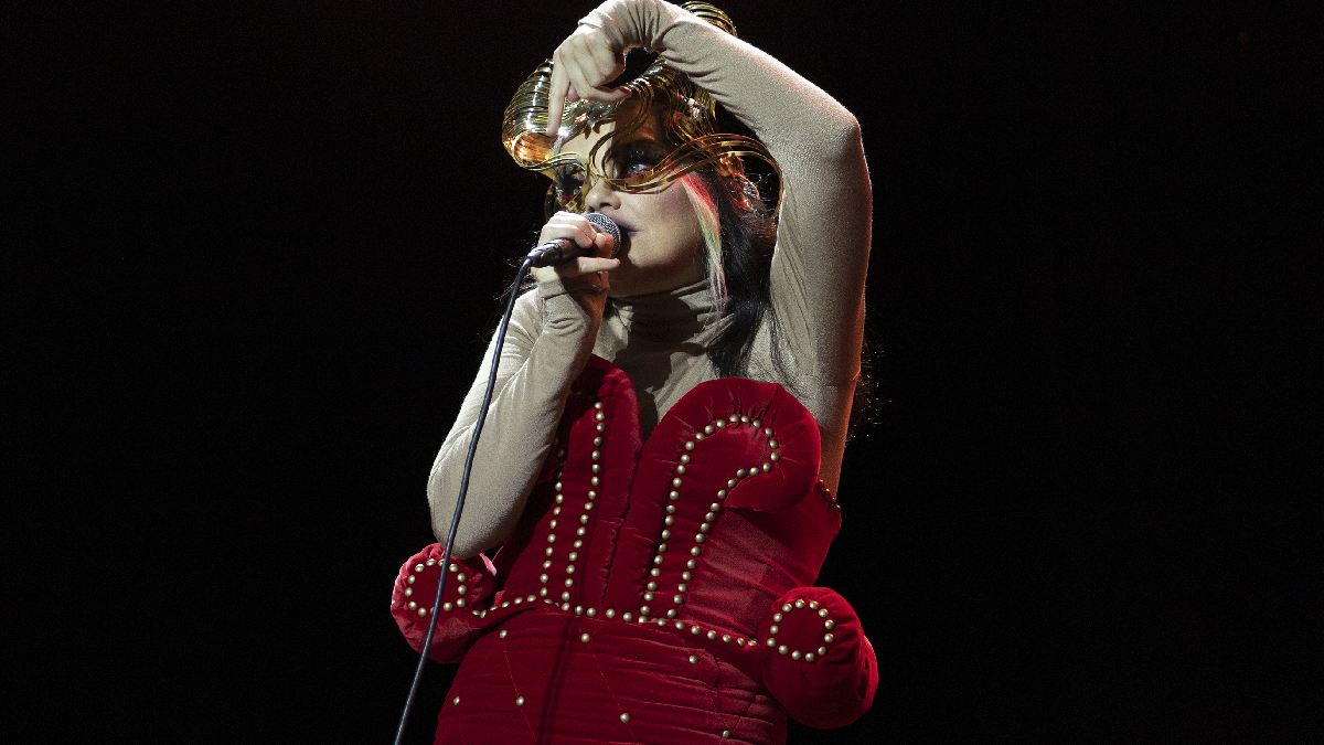 Björk comparte su nuevo y personal single 'Ancestress' — Radio ...