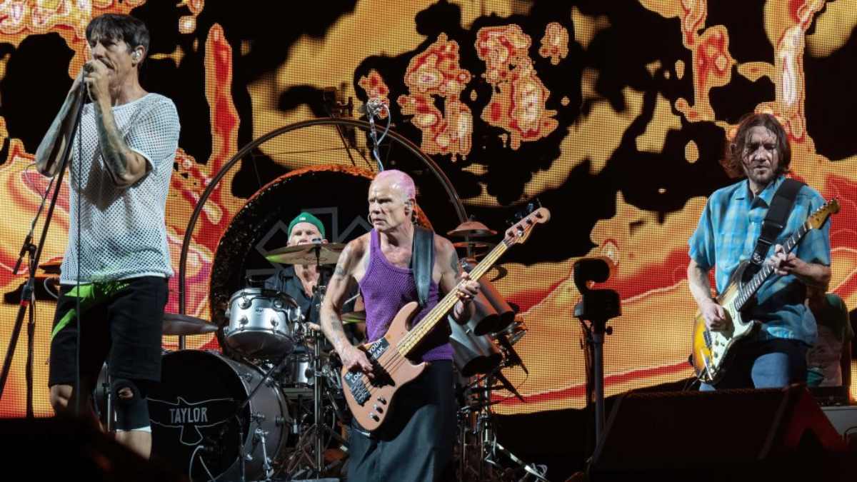 Red Hot Chili Peppers versionó "Smells Like Teen Spirit" de Nirvana ...