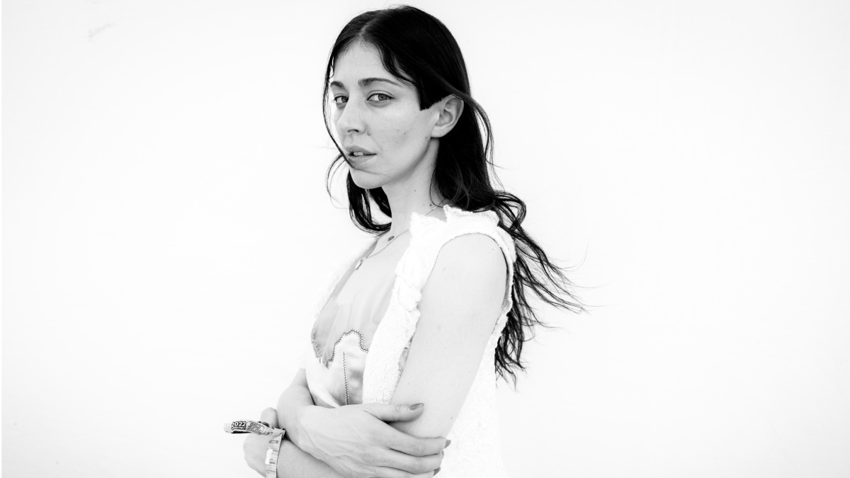 Caroline Polachek lanza el video de 'Welcome To My Island' y anuncia ...