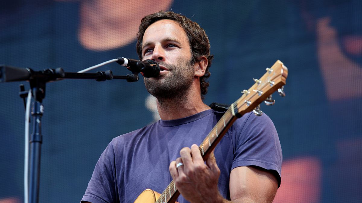Jack Johnson obtiene orden de restricción contra fanática que lo ...