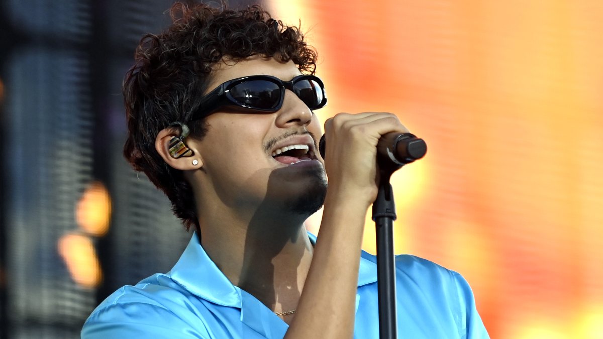 Lollapalooza 2023: Omar Apollo es el primer caído del festival — Radio ...