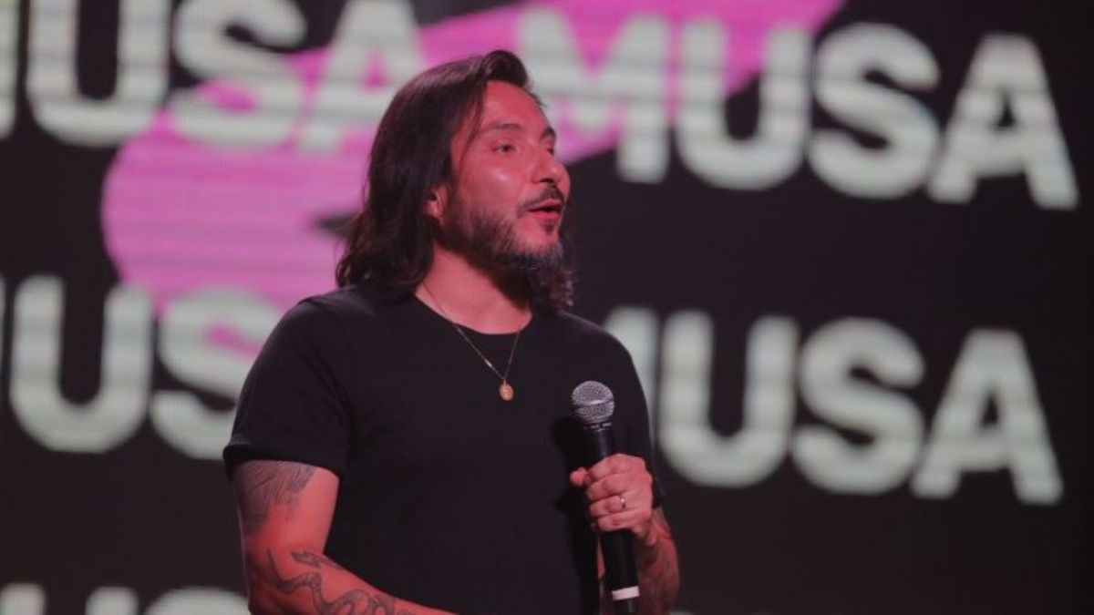 La divertida rutina de Felipe Avello en los Premios MUSA 2022 — Radio ...