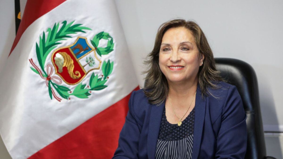 Dina Boluarte: La primera mujer presidenta de Perú asume en medio de ...