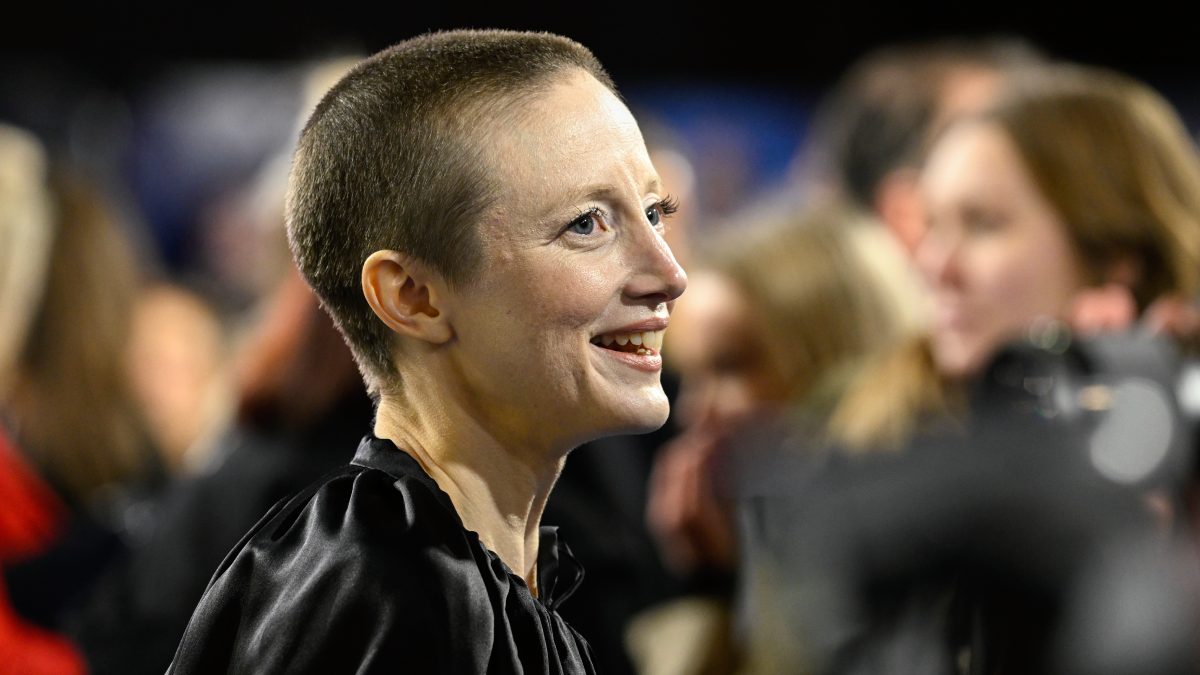 Andrea Riseborough mantendrá la nominación al Oscar, pero la Academia ...