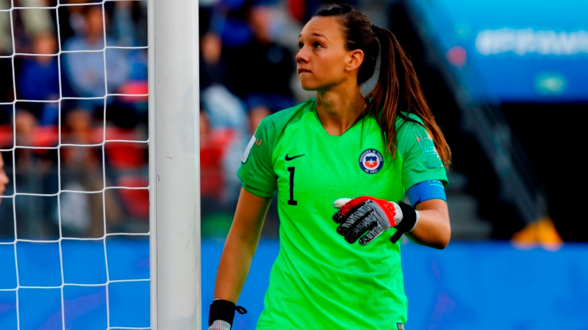 "Tomaré la decisión si sigo o no": Christiane Endler tras derrota ante ...