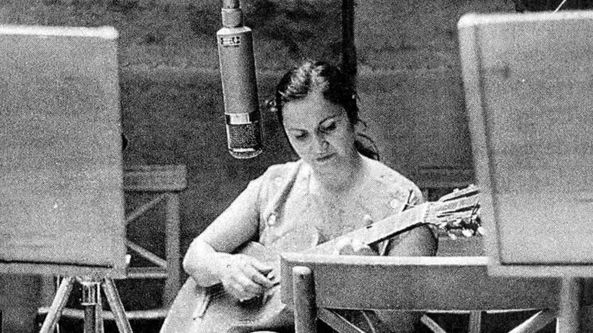 Violeta Parra: Hoy se cumplen 56 años desde su muerte — Radio Concierto ...