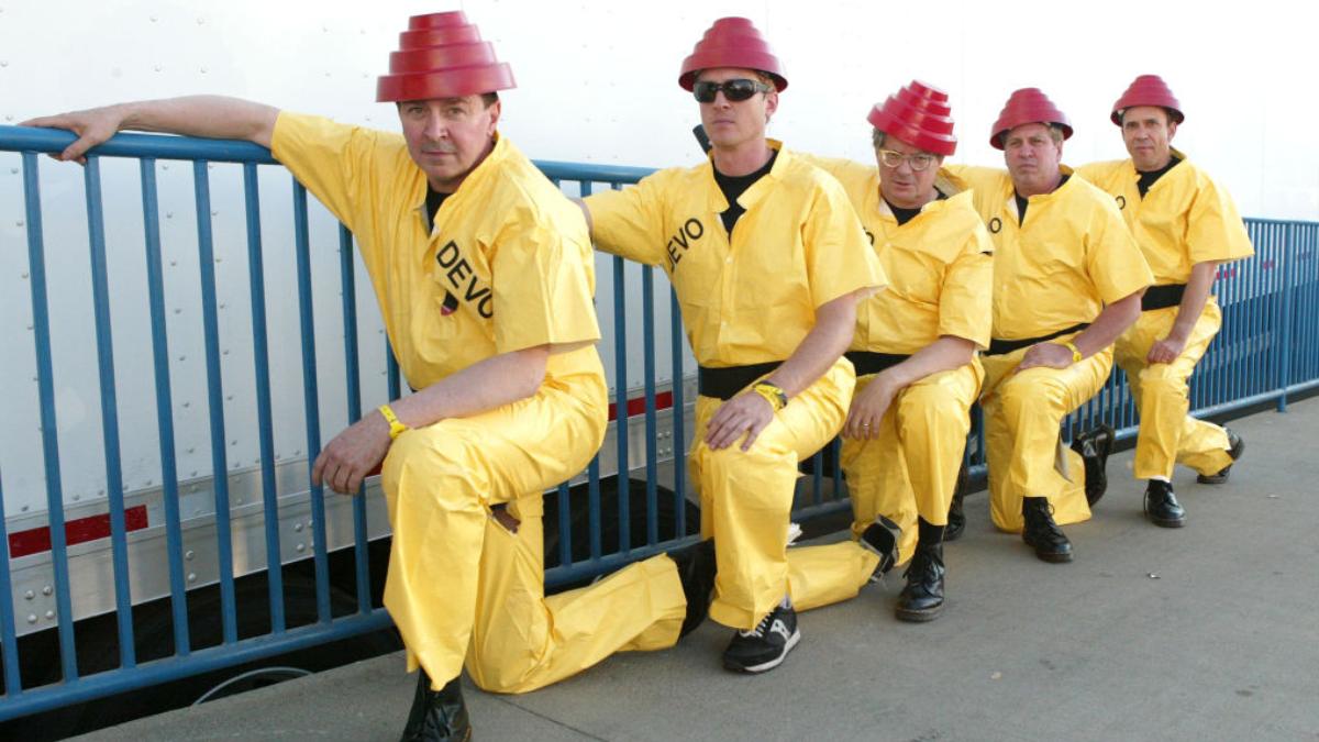 Devo tendrá su primer documental autorizado — Radio Concierto Chile
