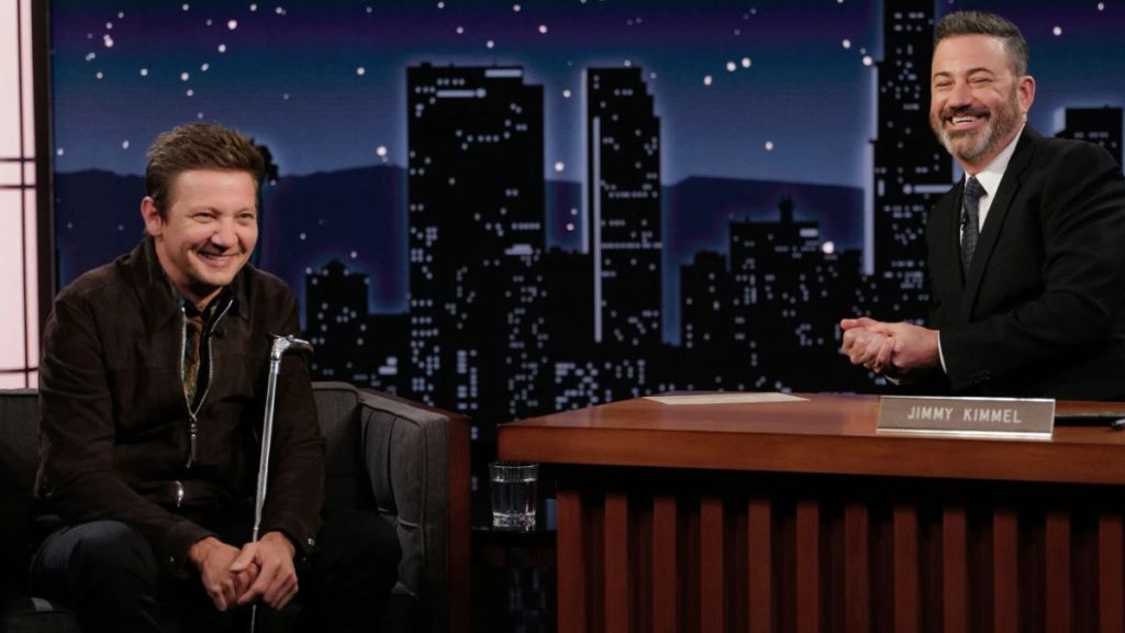 VIDEO // Jeremy Renner camina y baila con un bastón tras su grave ...