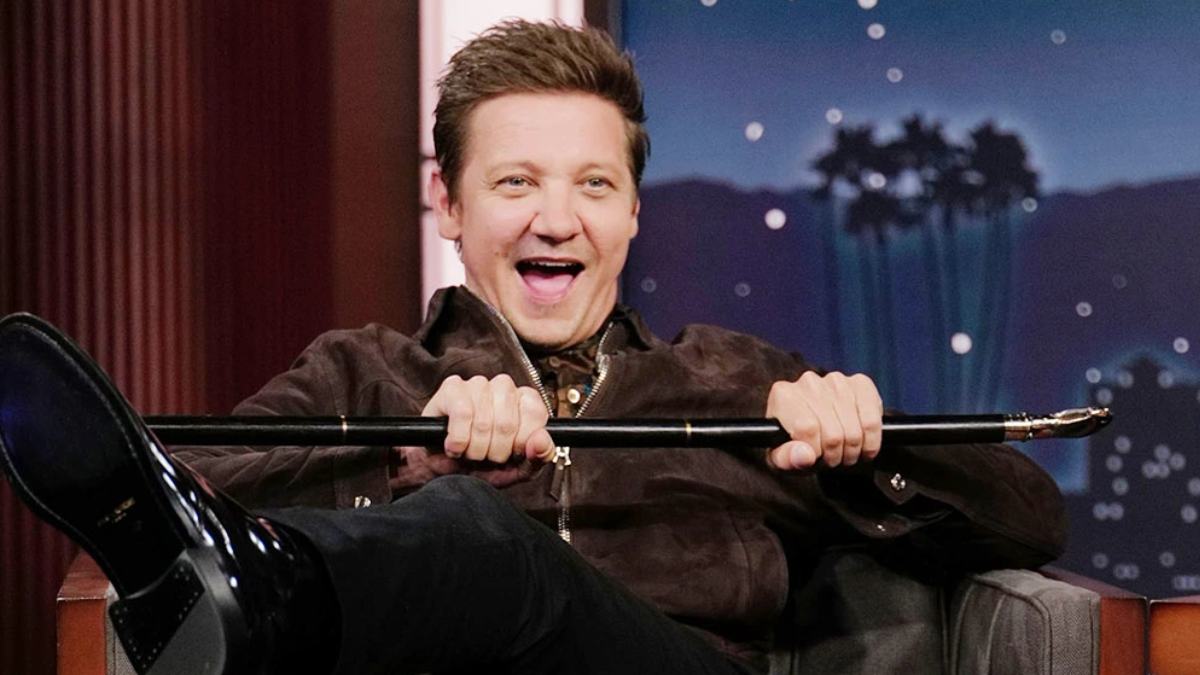 VIDEO // Jeremy Renner camina y baila con un bastón tras su grave ...