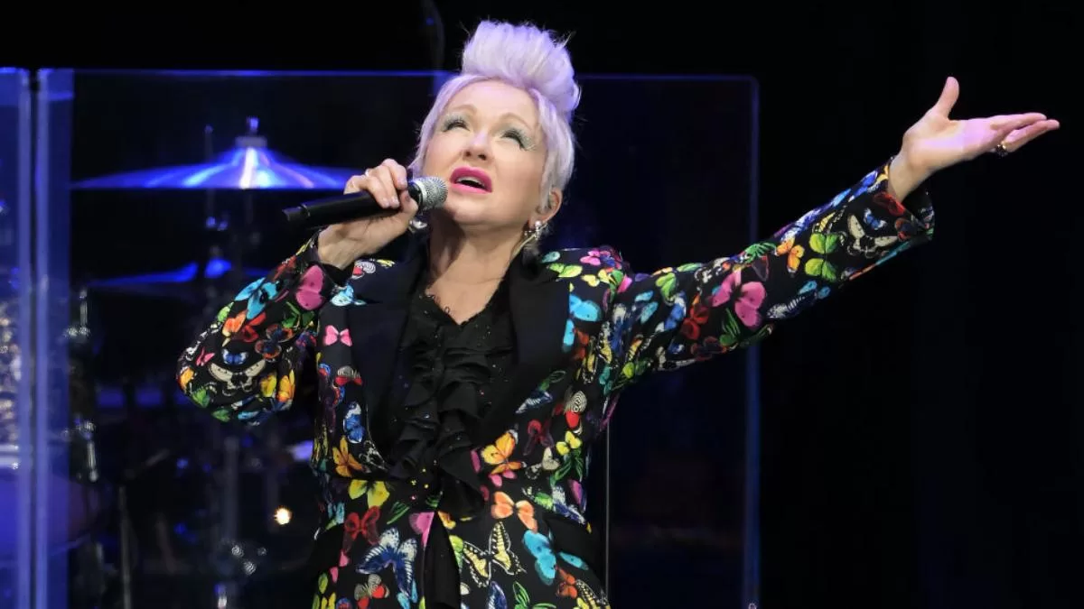 Cyndi Lauper lanzó "Oh, Dolores", su nuevo single para la serie "The ...