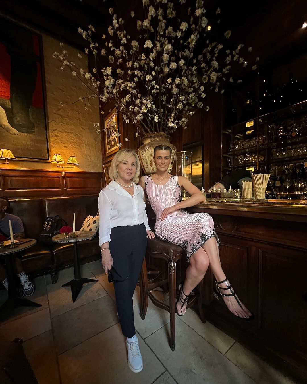 ¿Sola o acompañada?: Tonka Tomicic reaperece en París para la Semana de ...