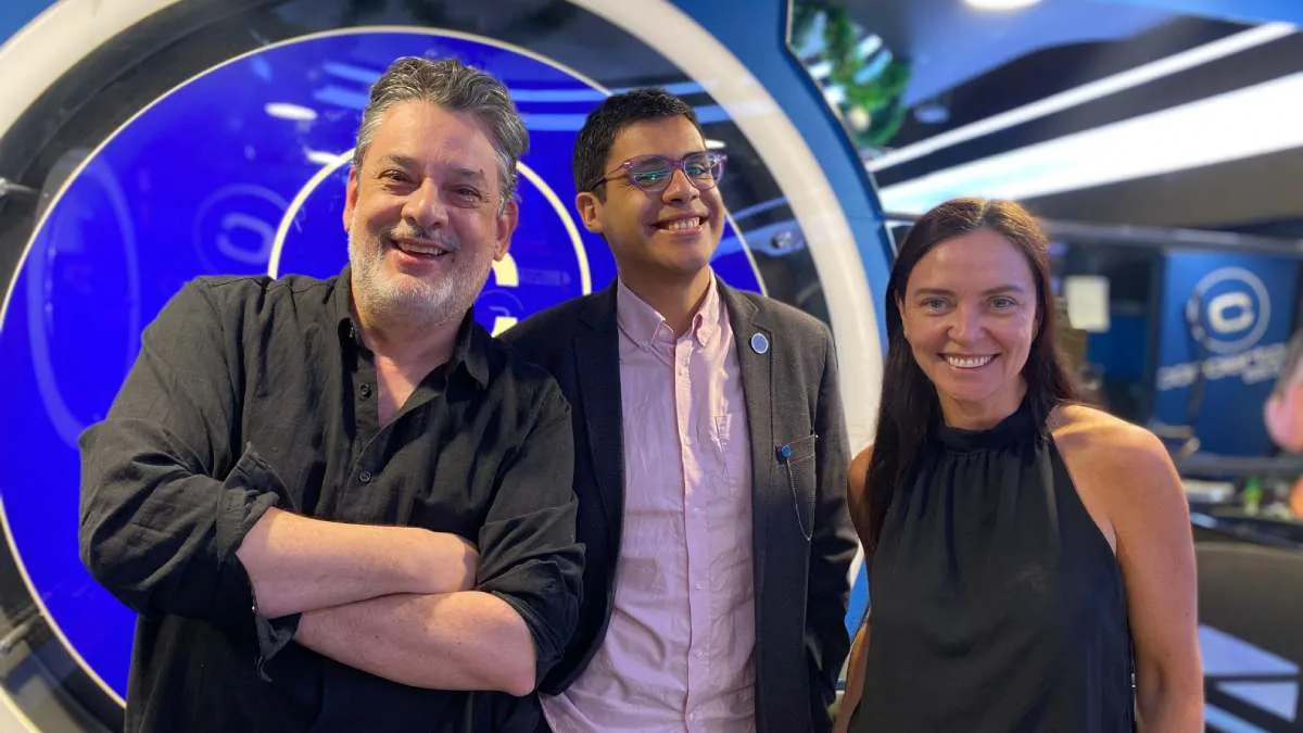 "En la Constitución dice claramente que los ministros no pueden firmar contratos con el Estado ...