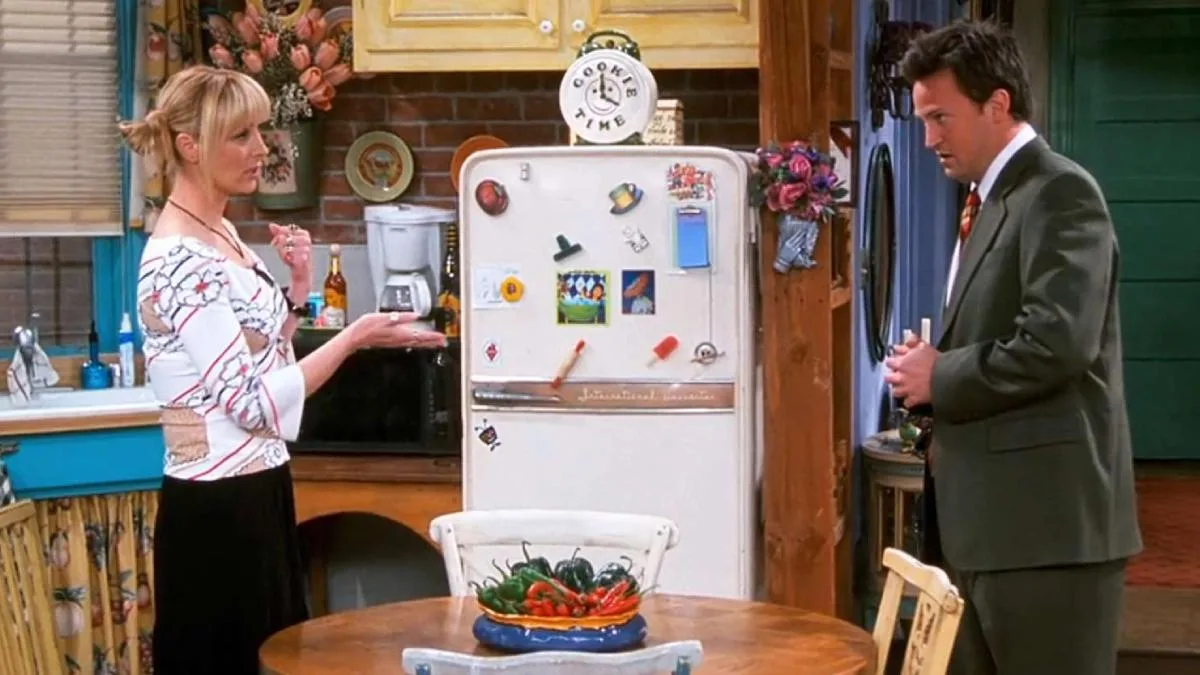 Lisa Kudrow revela que recientemente descubrió una emotiva nota de Matthew Perry escondida en el ...