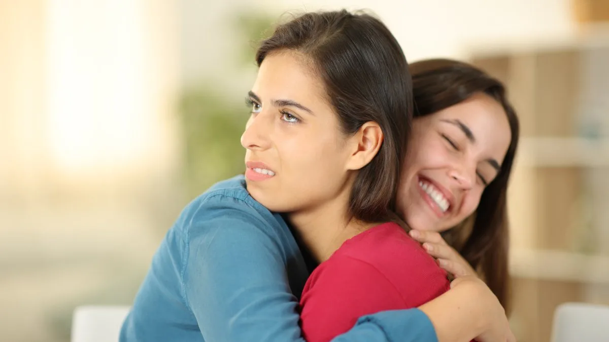 Cómo saber si le caes mal a alguien: las 8 señales que lo delatan ...