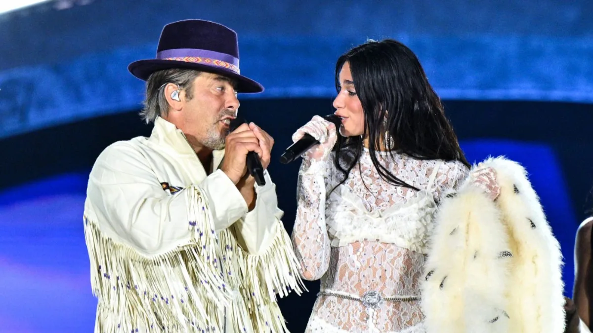 Jamiroquai se une a Dua Lipa en escenario en primera noche en el ...