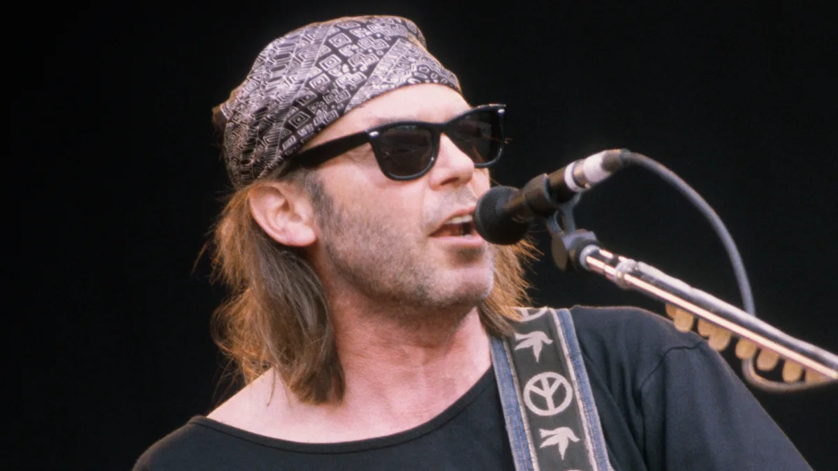 Neil Young y "Unplugged": 32 años del alma eléctrica en acústico ...