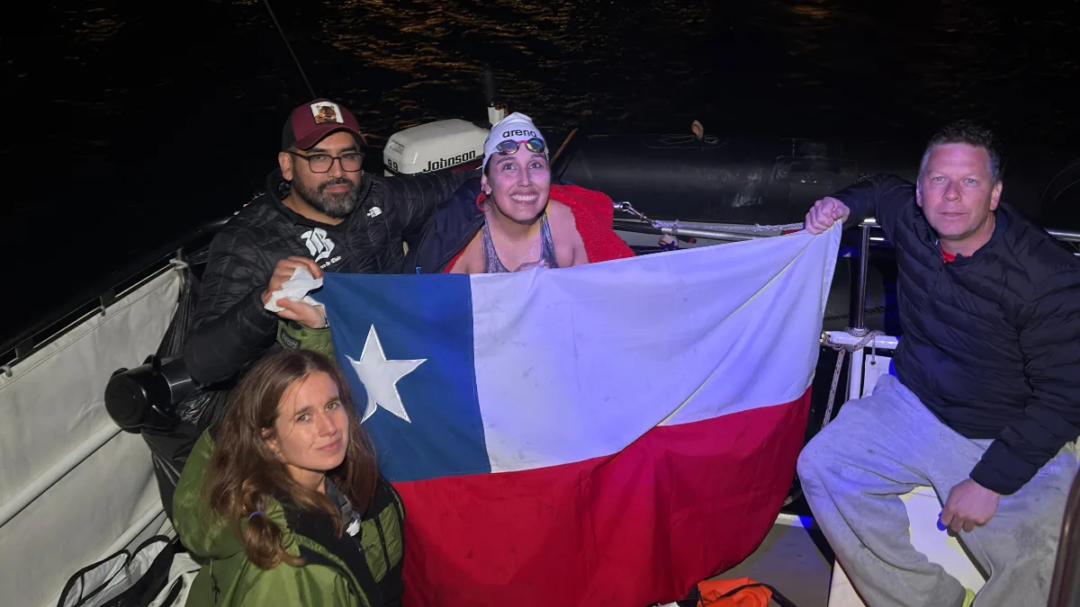 Bárbara Hernández hace historia al cruzar dos veces el Canal de la ...